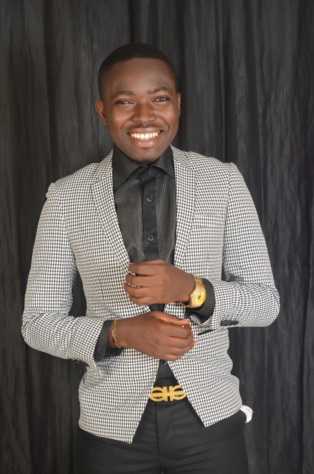 WELCOME TO THE TUNDE PRAISE BLOG...news,gossips,articles and lots more ...